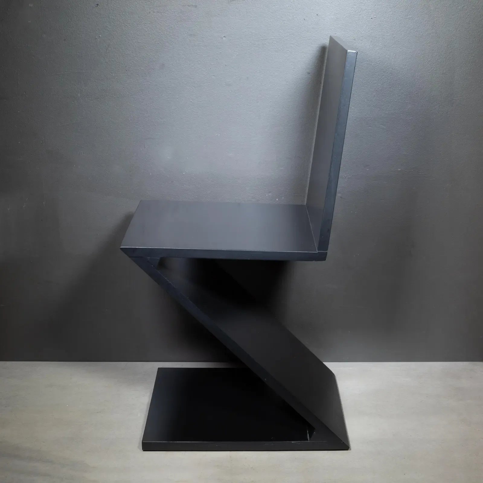 Zig Zag Chair Replica – Mid-Century Masterpiece Reimagined