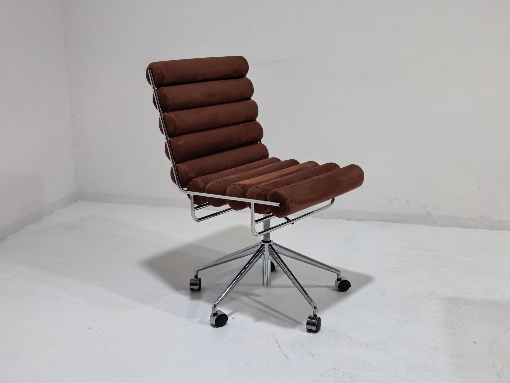 Lifely Tim Office Chair - Custom Upholstery | Vintara Design